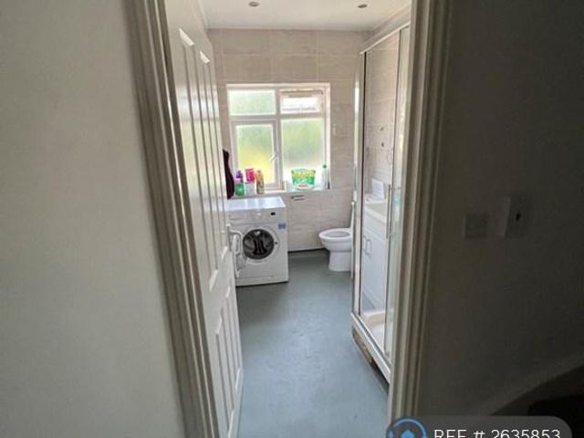 Whitton Dene, Isleworth, TW7 3 bed flat to rent £1,000 pcm £231 pw