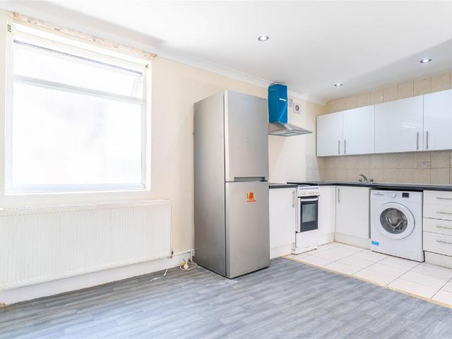 Whitton Road, Hounslow TW3, Studio to rent, £1,025 pcm | PrimeLocation