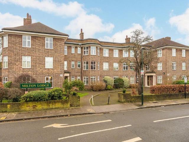 Whitton Road, Twickenham TW1 1 bed flat to rent £1,550 pcm £358 pw