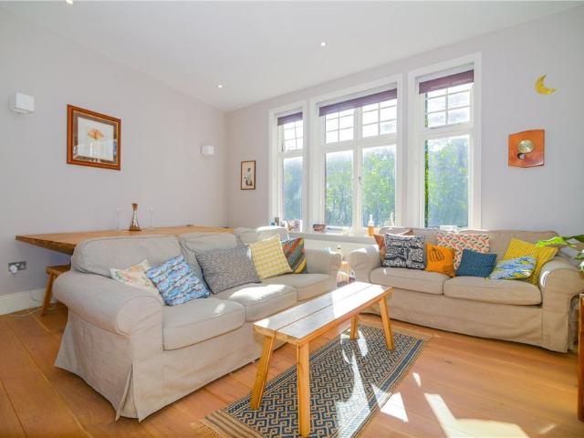 Whitton Road, Twickenham, Middlesex, UK, TW1