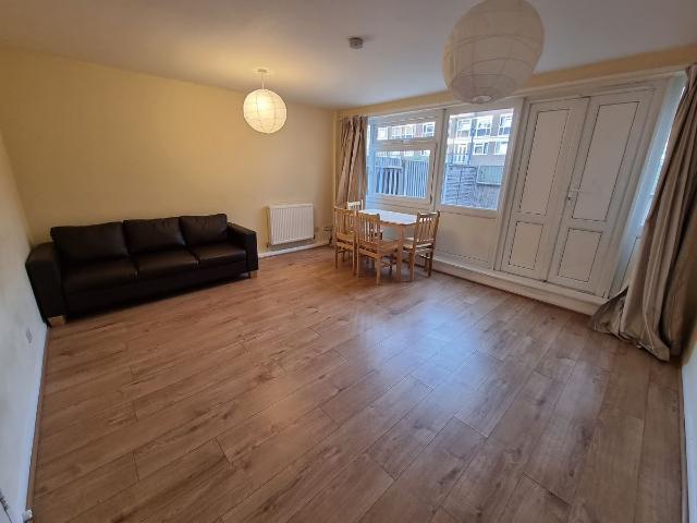 Whitton Walk, London E3, 3 bed maisonette to rent, £2,375 pcm | PrimeLocation
