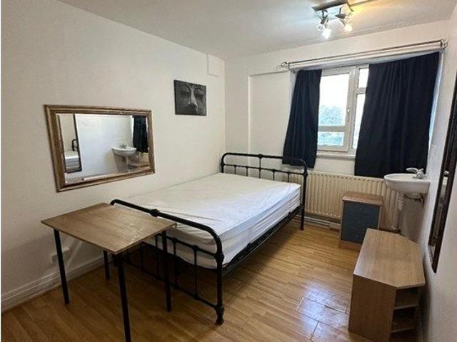 Whittaker Court, London SW4, Room to rent, £900 pcm | PrimeLocation