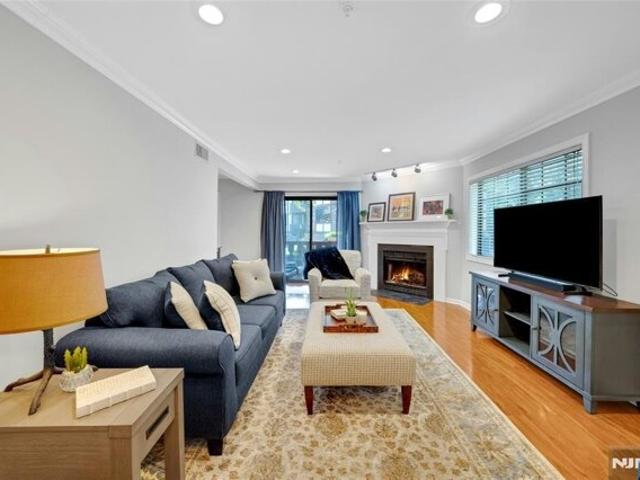 Whittier Ct, Mahwah, Condo For Sale
