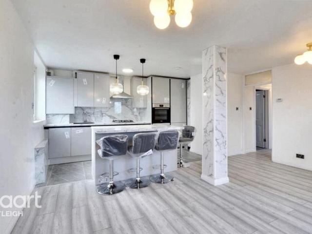 Whittingham Avenue, Southend on sea 2 bed apartment to rent £1,475 pcm £340 pw