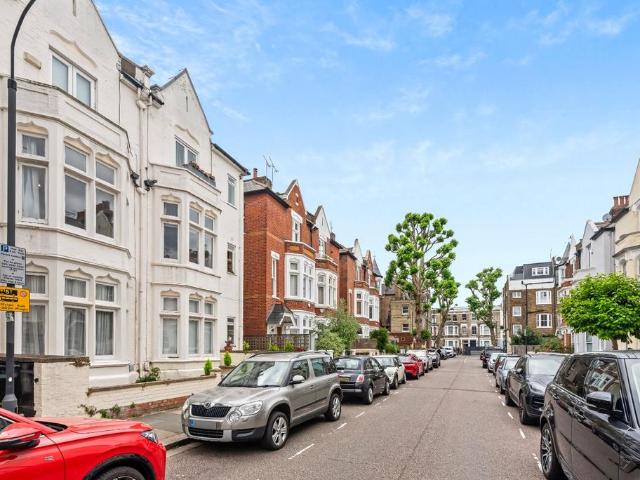 Whittingstall Road, London, SW6 1 bed flat to rent £2,200 pcm £508 pw