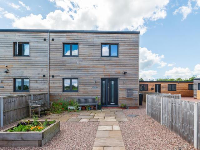 Whittington, Worcester, Worcestershire 3 bed end of terrace house to rent £1,495 pcm £345 pw