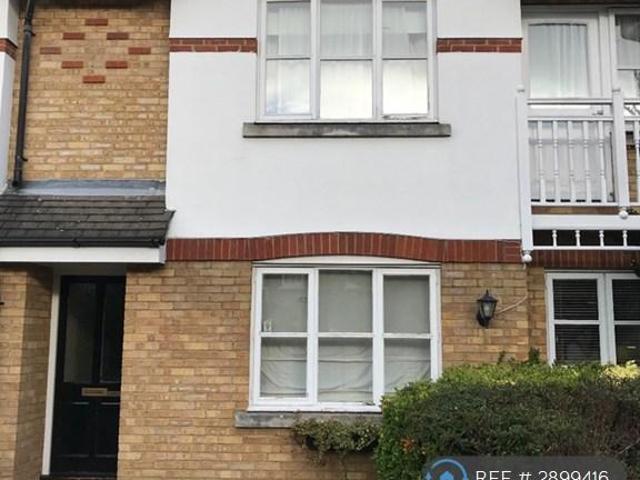 Whittington Mews, London, N12 2 bed flat to rent £1,900 pcm £438 pw