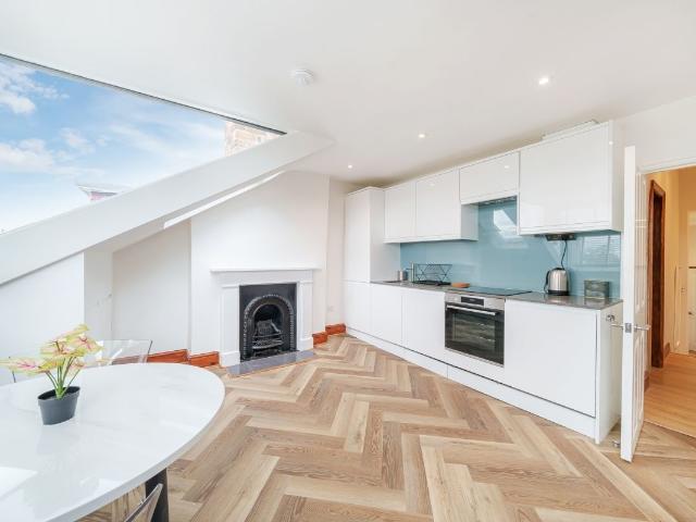 Whittington Road, London N22, 2 bed flat to rent, £2,250 pcm | PrimeLocation
