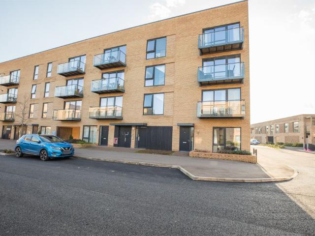 Whittle Avenue, Trumpington, Cambridge CB2, 2 bed flat to rent, £1,725 pcm | PrimeLocation