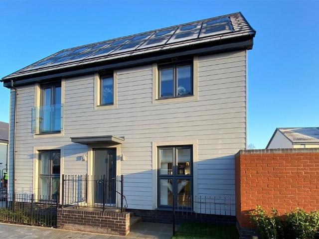 Whittle Way, Gloucester GL3 3 bed terraced house to rent £1,550 pcm £358 pw