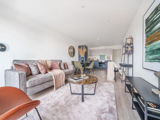 Whiffens Avenue, Chatham ME4, 1 bed flat to rent, £1,300 pcm | PrimeLocation