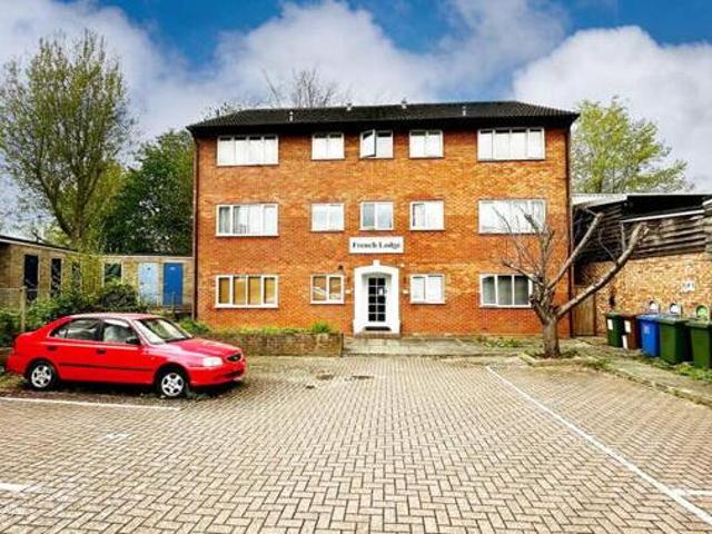 Whinbush Road, Hitchin, Studio Flat For