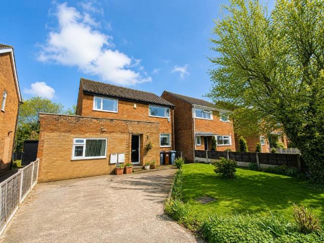 Whinmoor Crescent, Leeds, West. 4 bed detached house to rent £1,395 pcm £322 pw