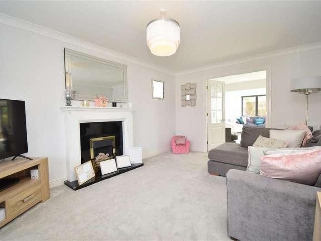 Whinmoor Drive, Clayton West, HD8