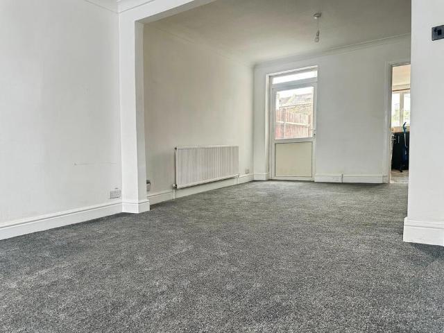 Whippendell Road, Hertfordshire WD18 4 bed terraced house to rent £2,400 pcm £554 pw