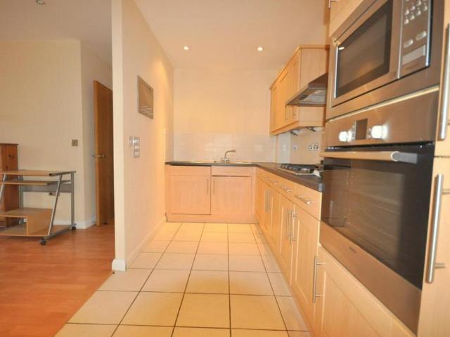Whippendell Road, Watford WD18 2 bed apartment to rent £1,450 pcm £335 pw
