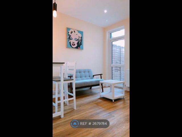 Whippendell Road, Watford WD18, Room to rent, £1,000 pcm | PrimeLocation