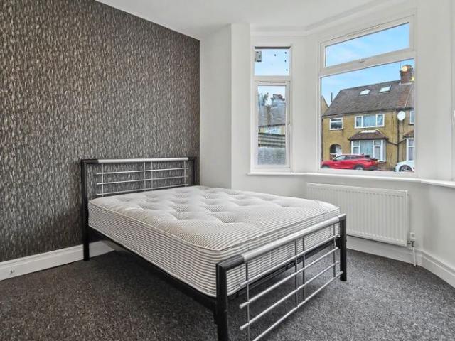 Whippendell Road, Watford WD18, Room to rent, £950 pcm | PrimeLocation