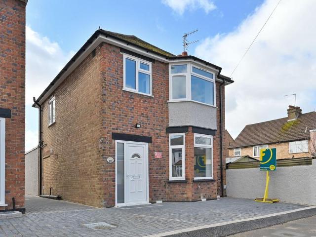 Whippendell Road, WD18, Watford, WD18 Studio to rent £1,000 pcm £231 pw