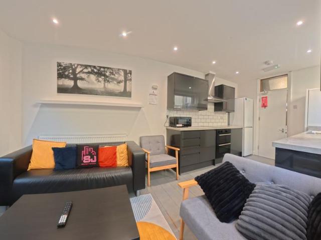 Whippingham Road, Brighton 6 bed terraced house to rent £3,770 pcm £870 pw