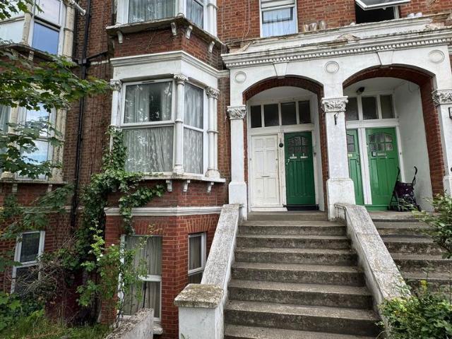 Whipps Cross Rd, Waltham Forest, E11 1 bed flat to rent £1,475 pcm £340 pw
