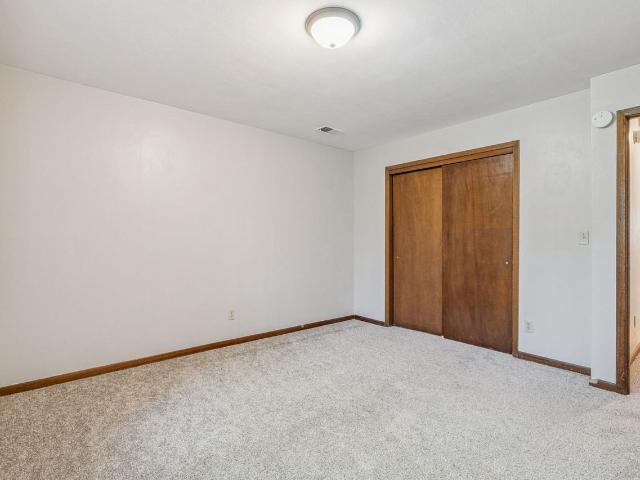 Whispering Meadows Condominiums 2 Bedroom Condo for Rent at 1867 Pinehurst Ct, Waterloo, IA 50701