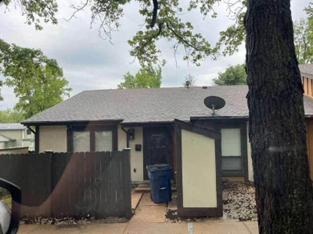 Whispering Oaks Dr