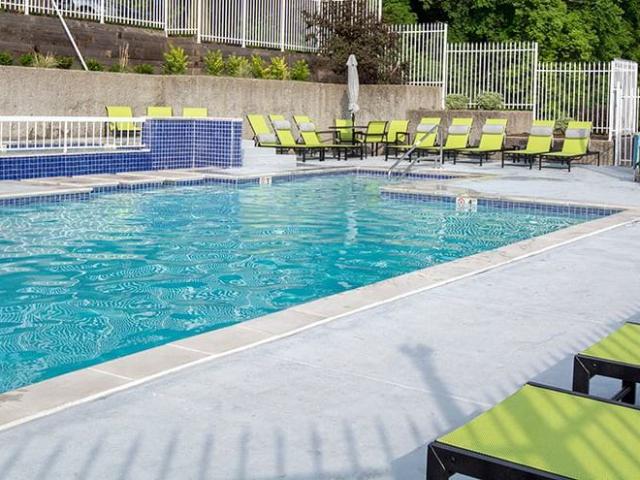 Whispering Lake 1 Bedroom Apartment for Rent at 10415 E 43rd St, Kansas City, MO 64133 Riss Lake