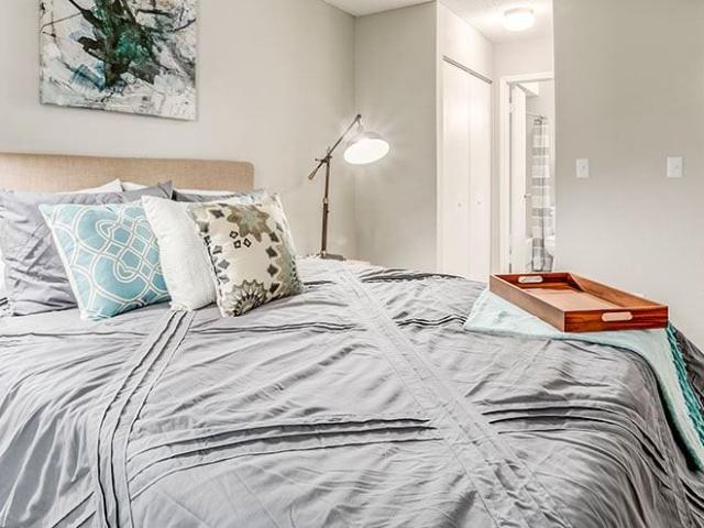 Whispering Lake 2 Bedroom Apartment for Rent at 10415 E 43rd St, Kansas City, MO 64133 Riss Lake