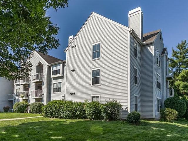 Whispering Lake 2 Bedroom Apartment for Rent at 10415 E 43rd St, Kansas City, MO 64133 Riss Lake