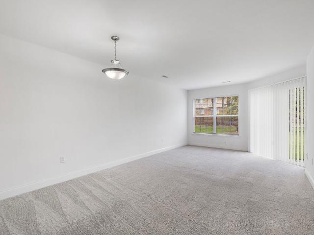 Whispering Lakes Apts
