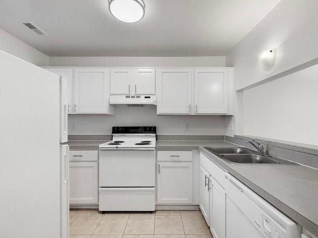 Whispering Lakes Apts 2 Bedroom Apartment for Rent at 45425 Whispering Lakes Blvd, Utica, MI 48317 Utica