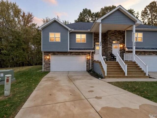 Whispering Pines Dr, Fenton, Condo For Sale