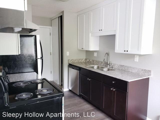 Whispering Pond 1 Bedroom Apartment for Rent at 180 180 210 County Road B2 E, Roseville, MN 55117 Roseville
