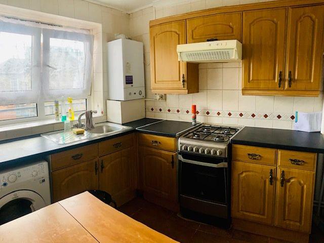 Whiston Road, Hackney E2, 3 bed flat to rent, £2,100 pcm | PrimeLocation