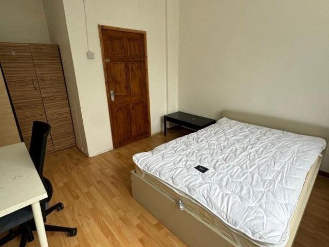 Whiston Road, London E2, Room to rent, £950 pcm | PrimeLocation