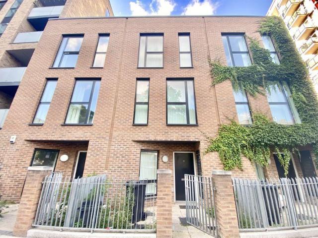 Whiston Road, London E2 4 bed terraced house to rent £5,035 pcm £1,162 pw