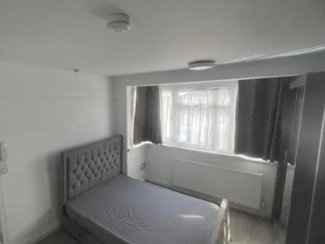 Whistler Gardens, London, HA8 5RU, United Kingdom | 1 bed house for rent #166978303 | Rentberry