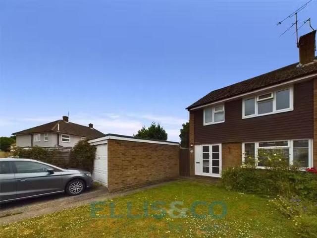 Whistler Road, Tonbridge, TN10 3 bed semi detached house to re.