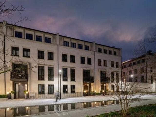 Whistler Square, London, 7 Bedroom Town