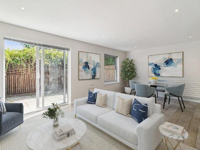 Whistlers Avenue, London SW11 3 bed terraced house to rent £4,500 pcm £1,038 pw