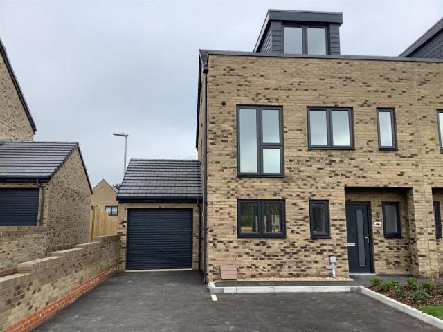 Whyman Close, Deal CT14 4 bed house to rent £1,900 pcm £438 pw