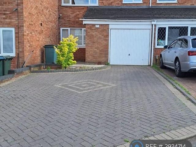 Wimborne Drive, Coventry, CV2 3 bed semi detached house to rent £1,260 pcm £291 pw
