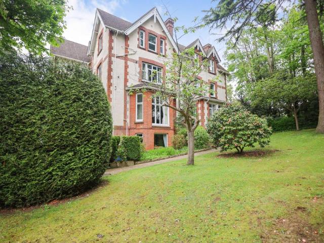 Wimborne Road, Bournemouth BH2 2 bed flat to rent £1,295 pcm £299 pw