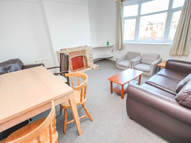 Wimborne Road, Bournemouth BH9, 4 bed property to rent, £1,750 pcm | PrimeLocation