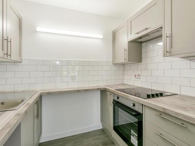 Wimborne Road, BOURNEMOUTH 1 bed flat to rent £1,050 pcm £242 pw