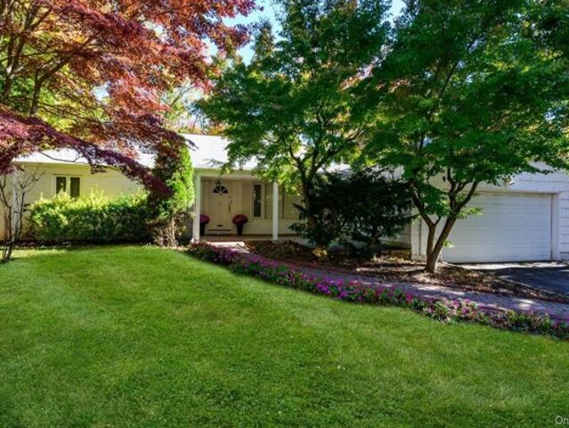 Wimbleton Ln, Great Neck, Home For Sale