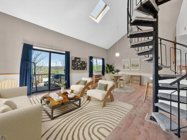 Wimbledon Dr Unit,vernon, Condo For Sale