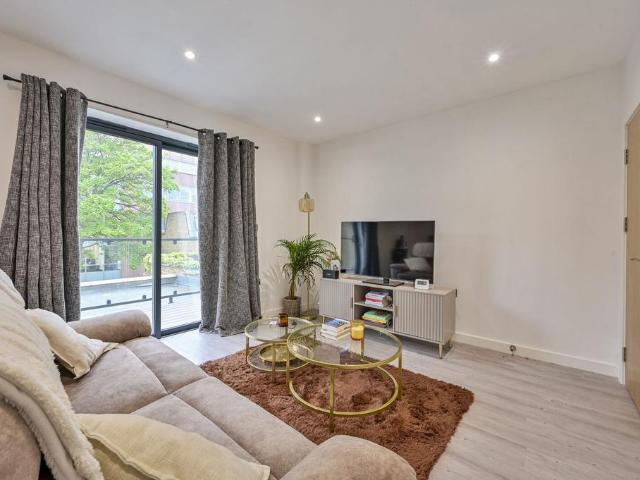 Wimbledon Hill Road, Wimbledon. 1 bed flat to rent £2,250 pcm £519 pw