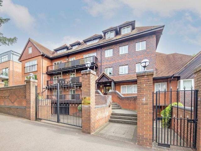 Wimbledon Hill Road, Wimbledon SW19, 2 bed flat to rent, £3,500 pcm | PrimeLocation